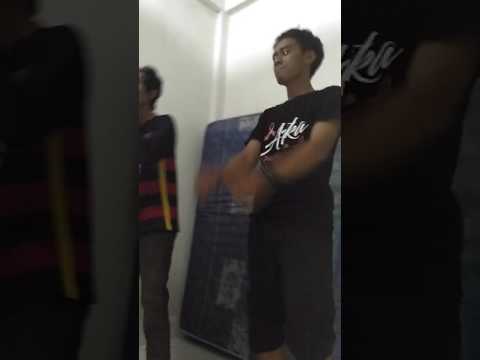 Goyang turun naik versi orang abis ngelem 🐒🐒🐒