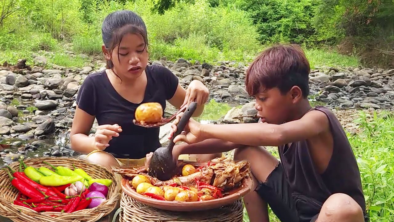 Survival Food Catch Snakefish and Cooking Spicy Eggs Recipe for Eating ...
