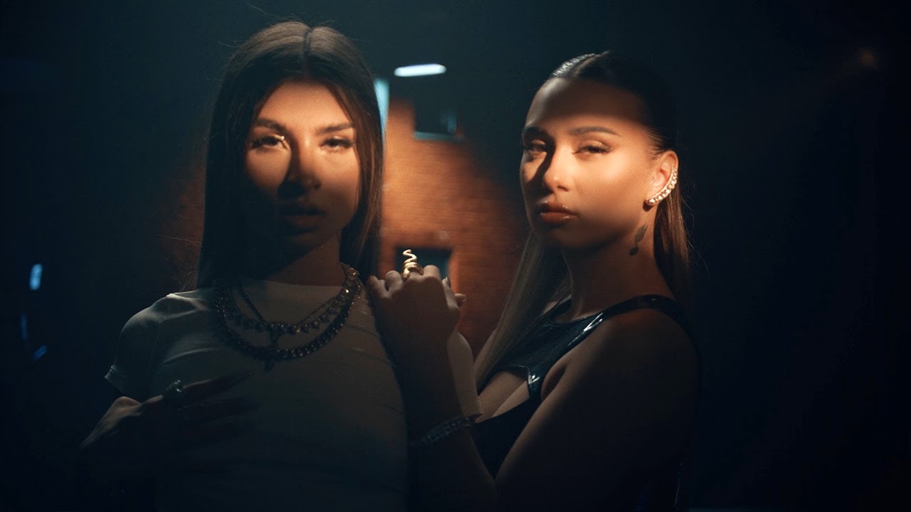 POLLY 🍭 Anne Bagu - Hainele | Official Video - YouTube