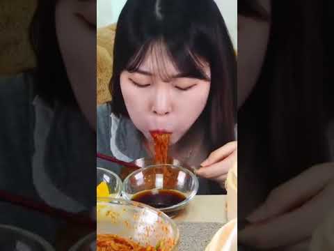 Sulgi ASMR MUKBANG spicy buckwheat noodles and dumplings #shorts - YouTube