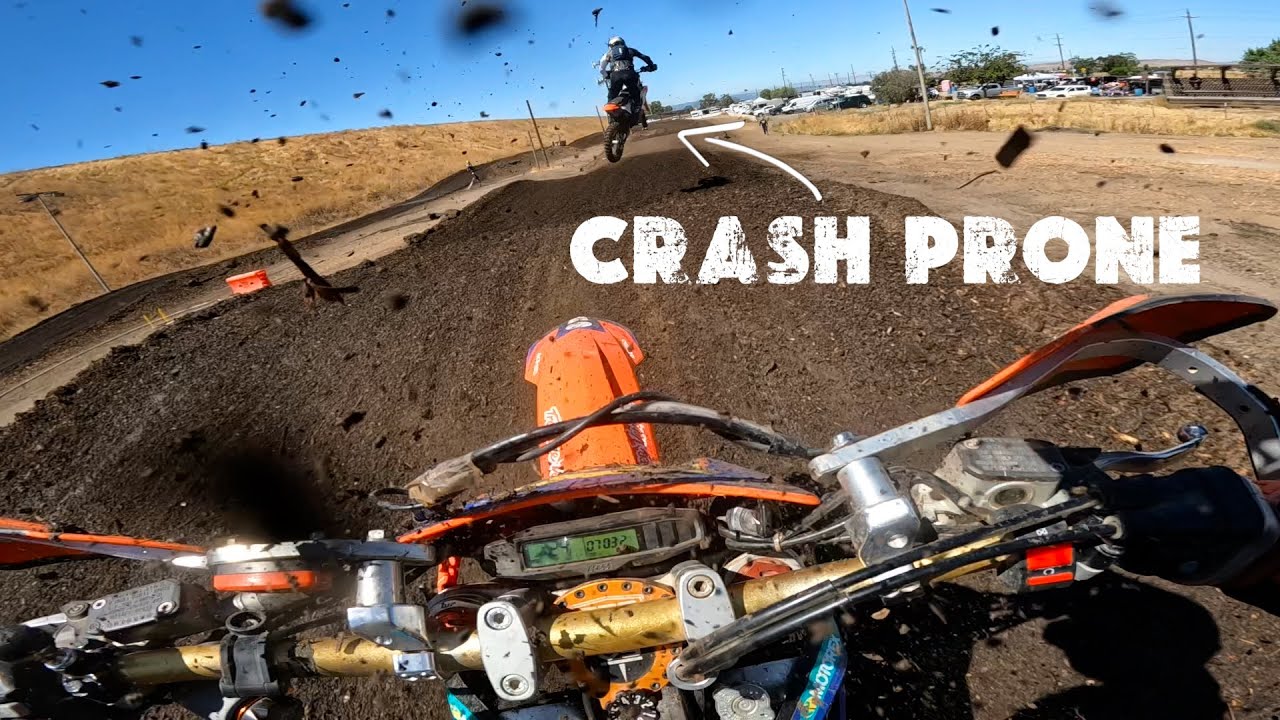 Riding her rear tire until we collide (Club Moto) - YouTube