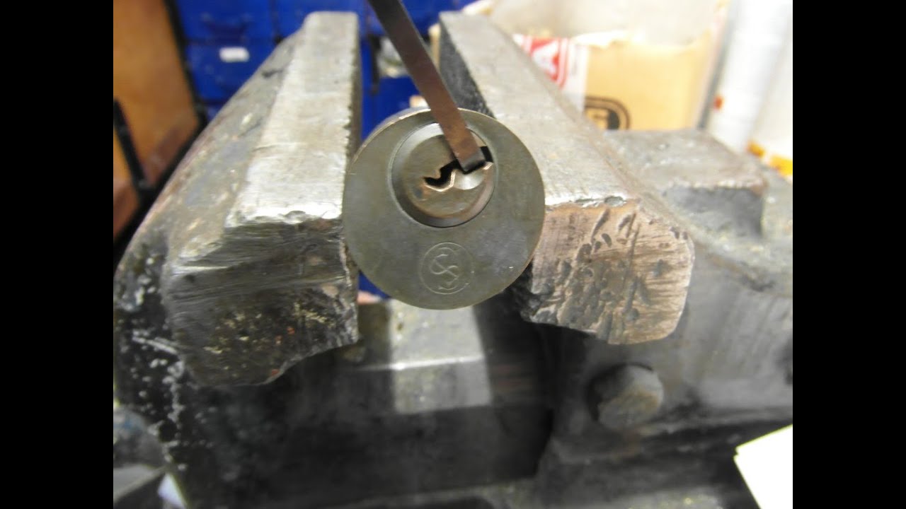 CES Rundzylinder (Garagenzylinder)ohne Schlüssel Zylinder auseinander ...