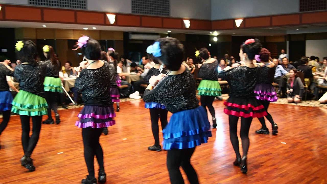 Beautiful Sunday Line Dance - YouTube