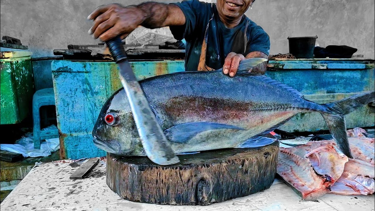 Amazing machete skill ! The world's most delicious monster Fish cutting ...