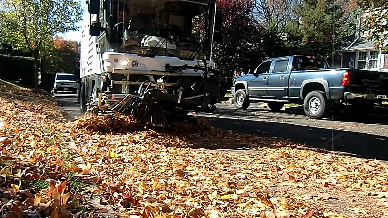 RAVO 5 Series street sweeper Sweeping Leaves - YouTube