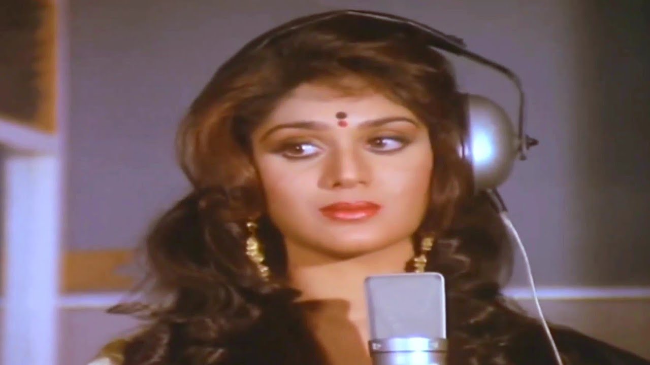 Baali Umar Ne Mera Haal Wo Kiya-Awaargi 1990 Full Video Song, Govinda ...