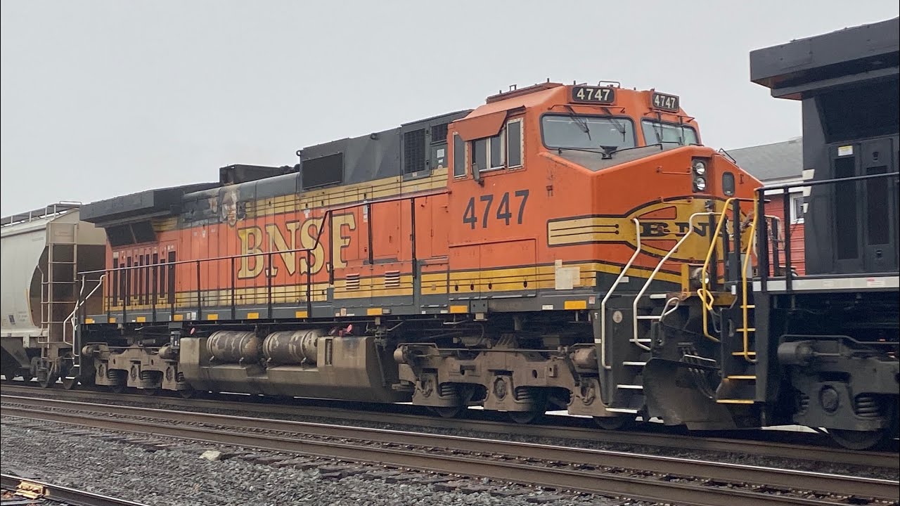 (12/16/24) NS 6K4 w/ BNSF 4747 Hummelstown, PA Harrisburg Line - YouTube