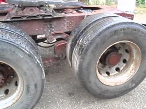 Volvo F89-32 6x2, steel suspension tag axle: lifting the axle - YouTube