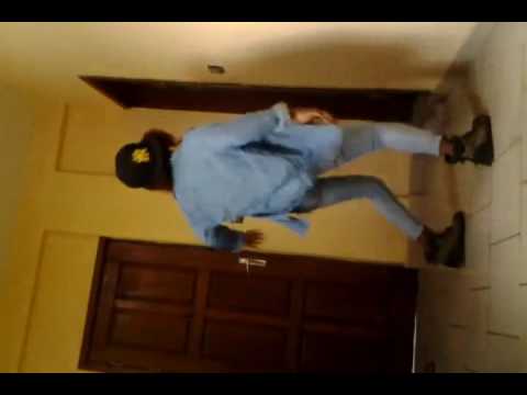 Krys billion parle a ma main : elle TWERK sur le song