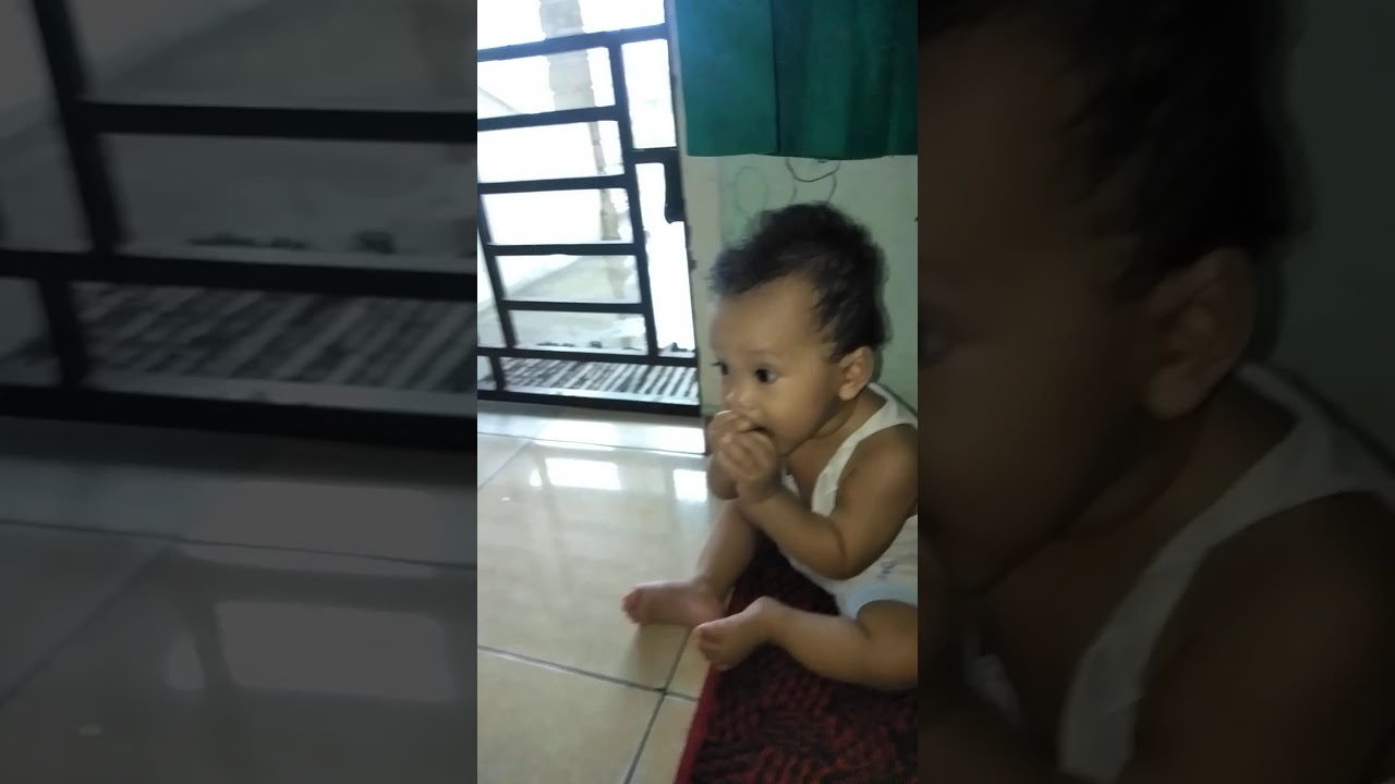 Lahapnya bayi 6 bln makan rambutan - YouTube