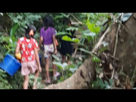 Naliligo ang mg batang bundok#cagraray #bundok#island