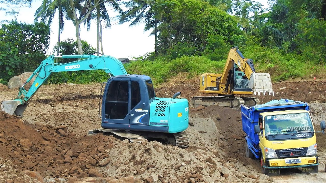 Mini Excavators Dump Trucks Cutting Dirt Kobelco SK75 CAT 307E - YouTube