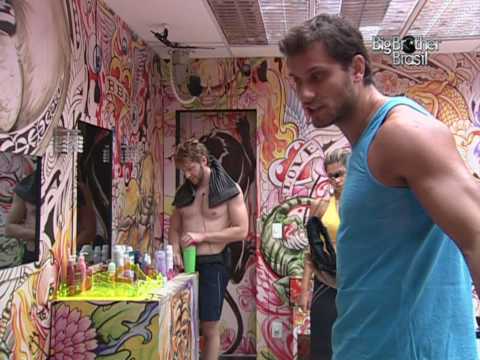 Eli contando pra Morango da briga com a Lia