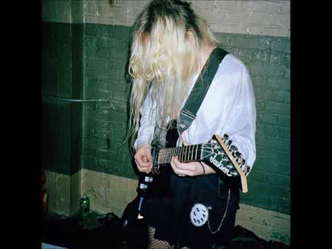 laura les - walls are closing in