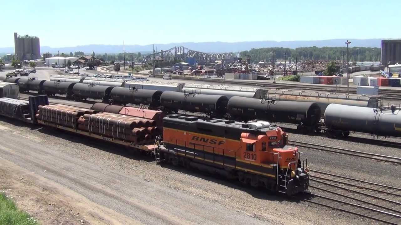 BNSF # 2810 Locotrol moves flat car loads @ Vancouver, WA 7/8/13 - YouTube