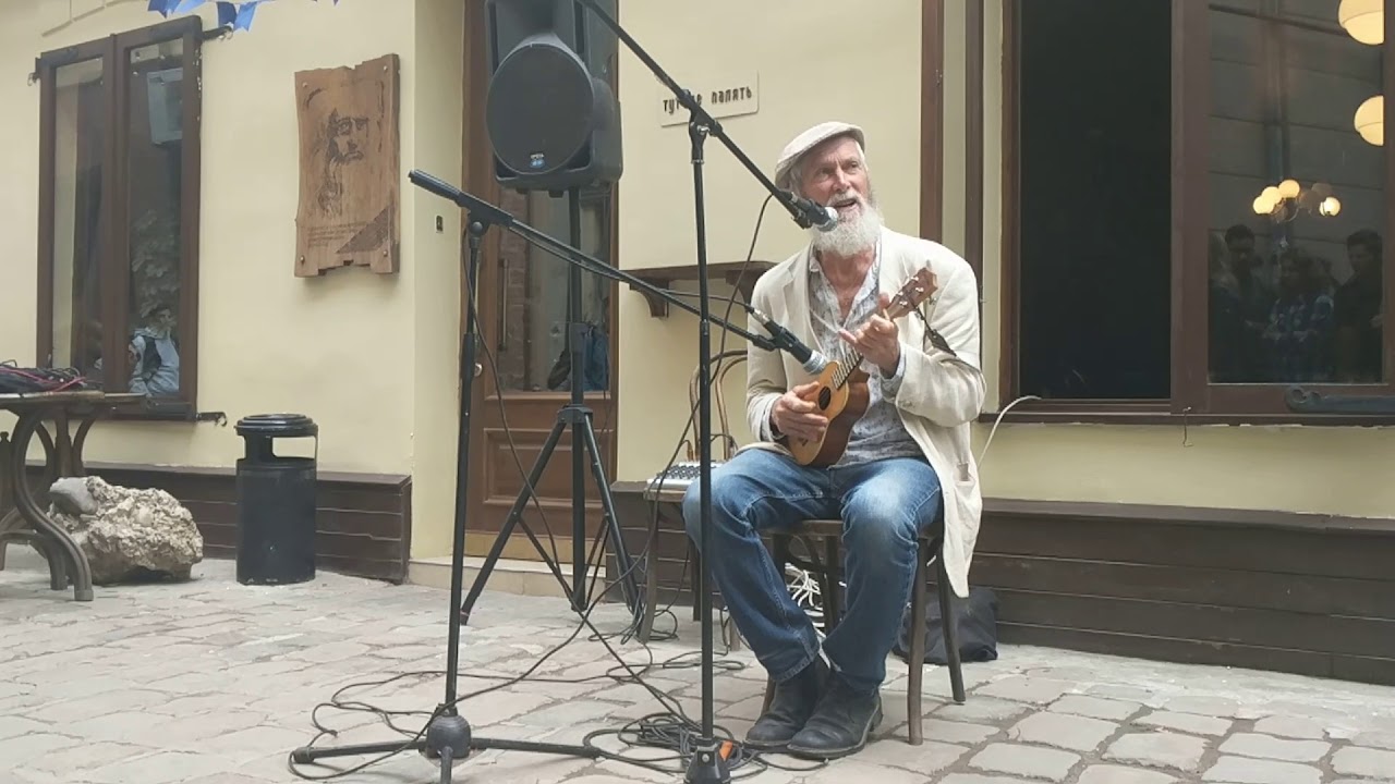 John Stokes, a famous street musician, Street Music Day in Ivano ...
