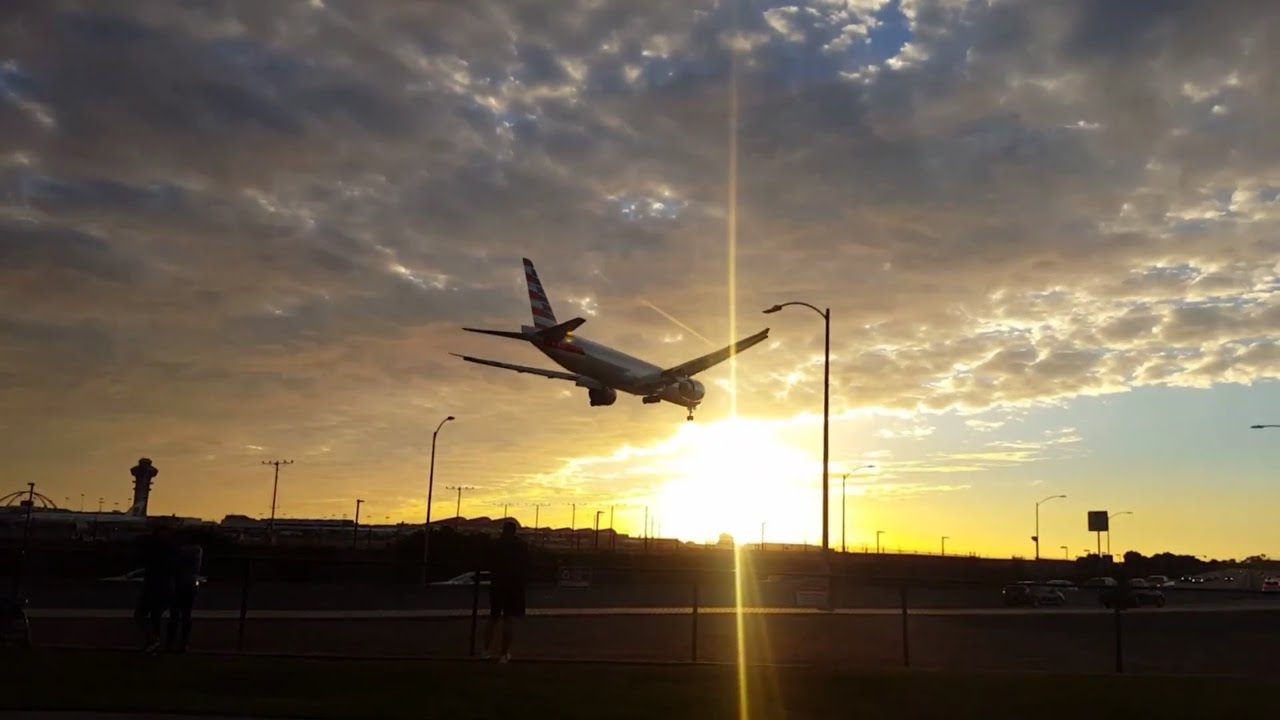 American Airlines 777-300ER sunset landing at LAX - YouTube