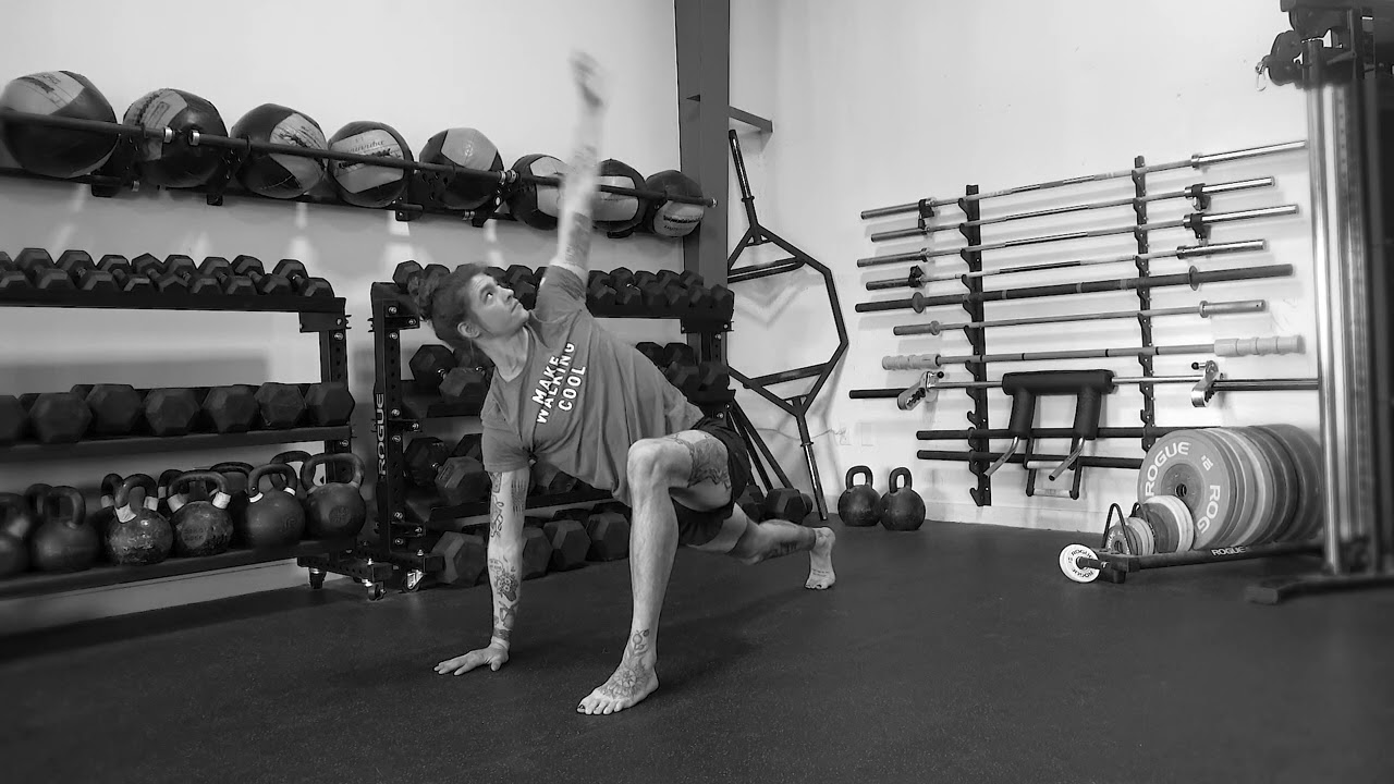 Reaching Lizard Twist - YouTube