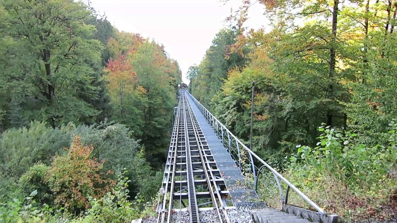 Standseilbahn 3855.01 Grandhotel Giessbach Talfahrt 2019 - funicular ...