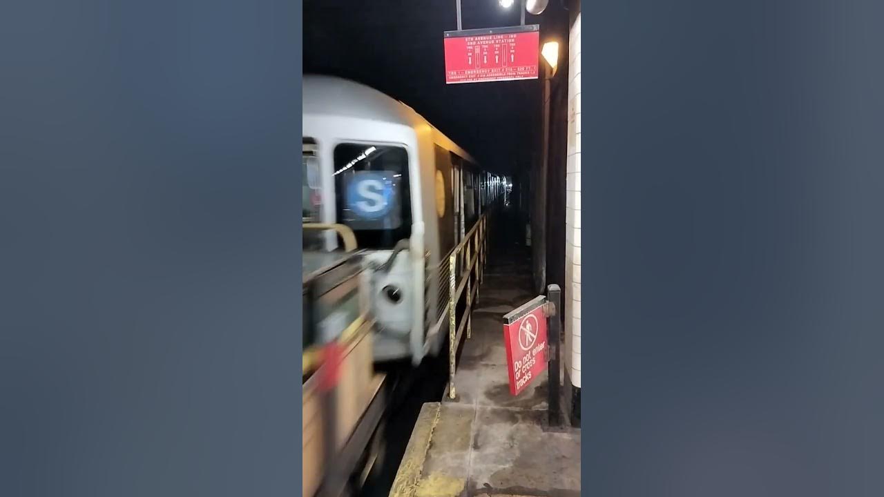 Not in Service R42 garbage train bypassing 2 Avenue - YouTube