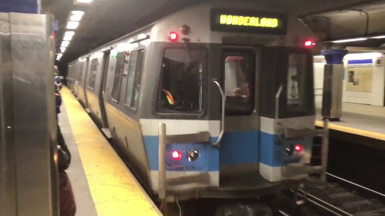 3 MBTA Blue Line trains at State Street 4/2/18 - YouTube
