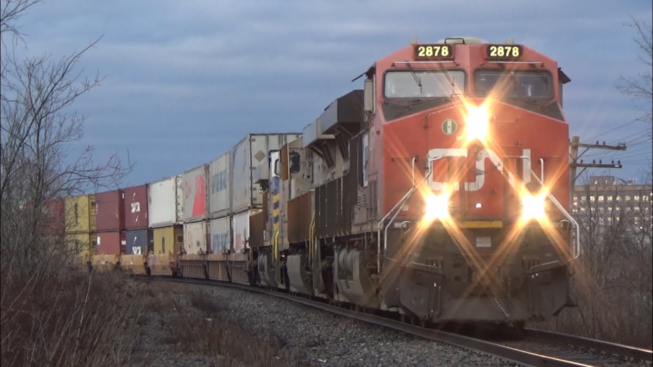 Friendly Horn Toot! Long Stack Train CN 120 w/DPU Rolling thru Moncton ...