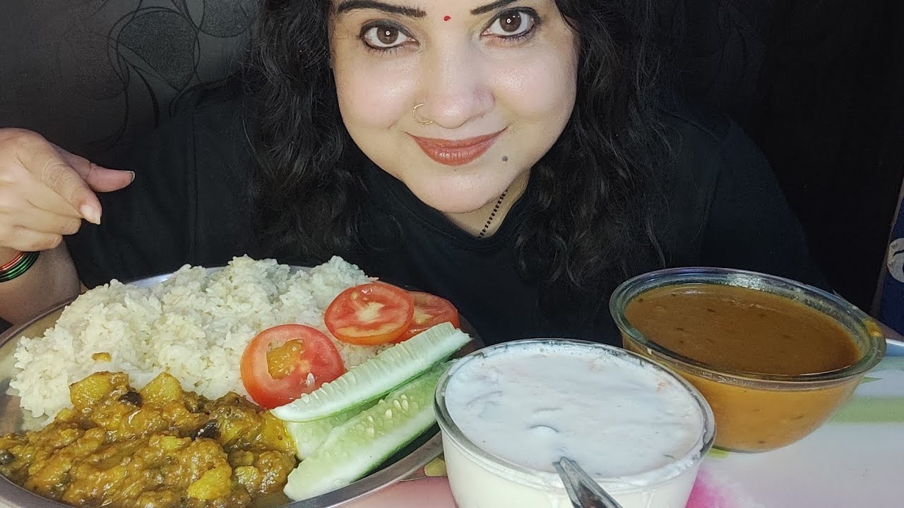 EATING RAJMA CHAWAL,BEGAN BHAJI,RICE,VEGETABLE RAYTA @Blessed_Kalpna ...