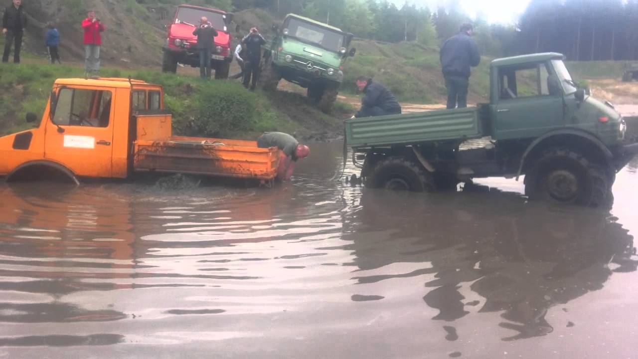 Fürsten Forest Unimog U1000 Bergeaktion mit Unimog 406 - YouTube
