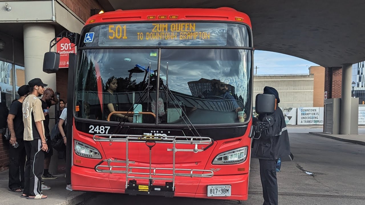 Brampton Transit NewFlyer XD60 2487 on Route 501 Züm Queen East - YouTube