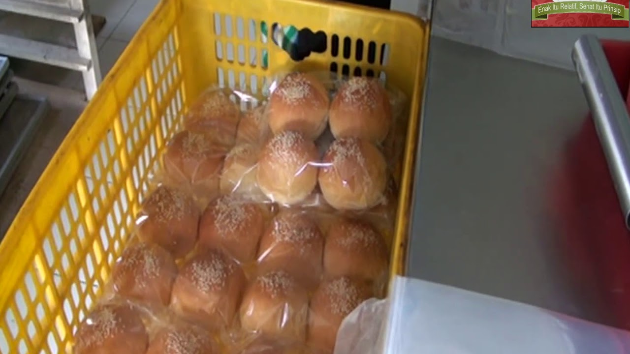 Inilah Cara Pembuatan Roti Bagelen Khas Bogor - YouTube