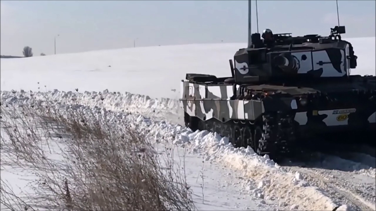GREEK TANKS DEPLOYED IN TURKISH BORDERS - YouTube