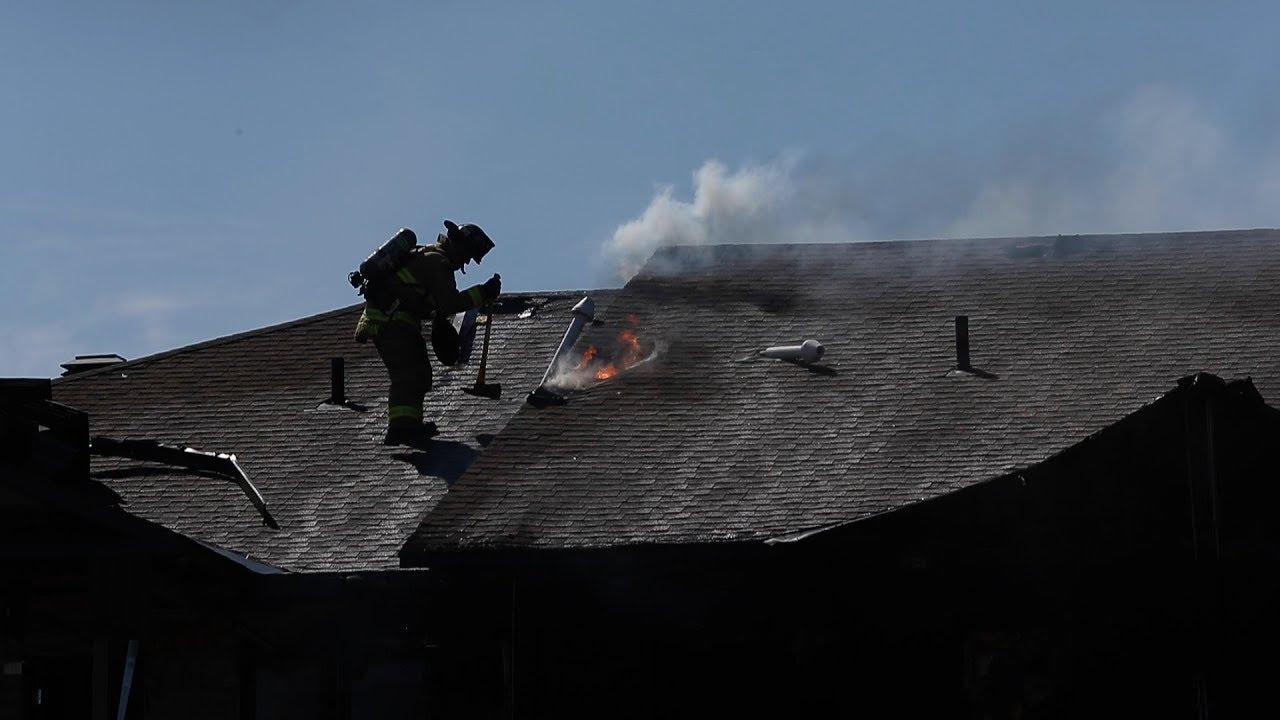 Dozens lose homes in three-alarm Barrhaven Fire - YouTube