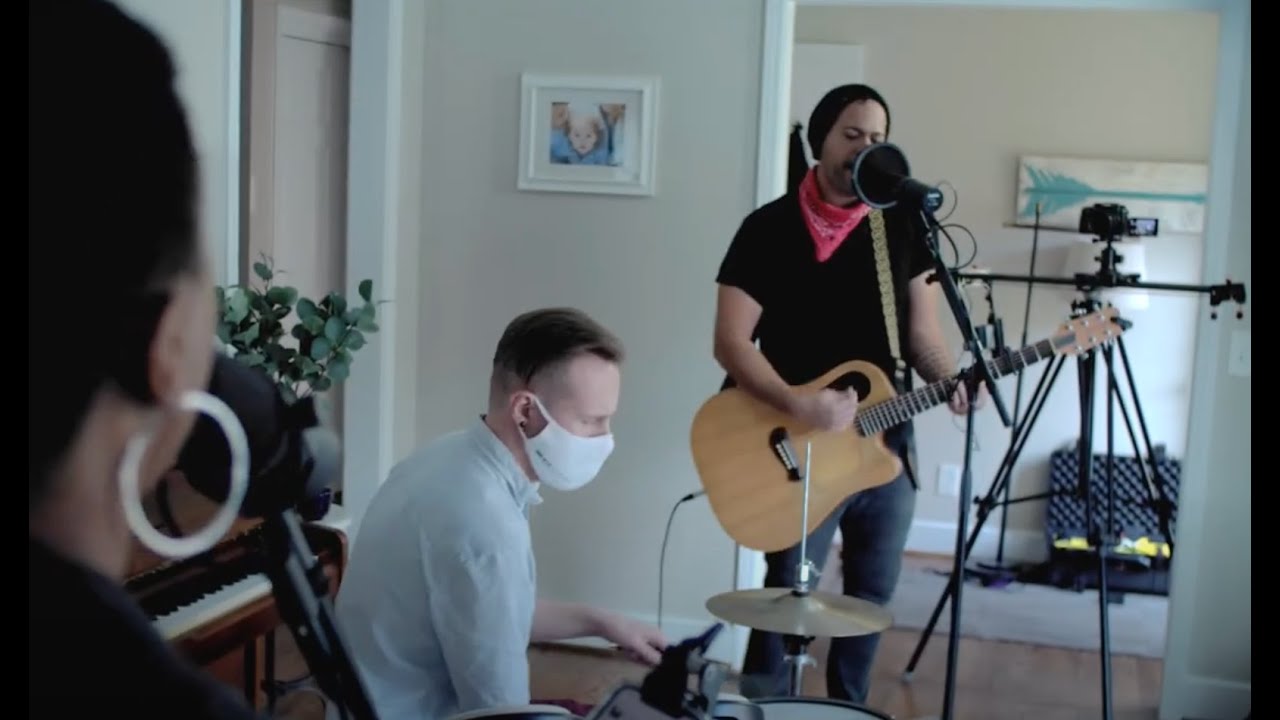 Coia "Feel For You" live - YouTube