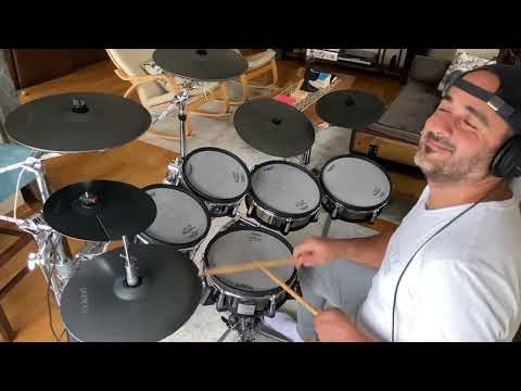 Kargo (Yıldızların Altında) ,Teoman (Uykusuz Hergece) , Mor ve Ötesi (Yaz yaz yaz) , Drum cover