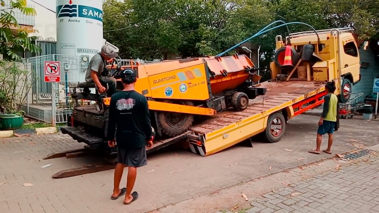Mobilisasi Finisher, Alat Penebar Aspal - YouTube