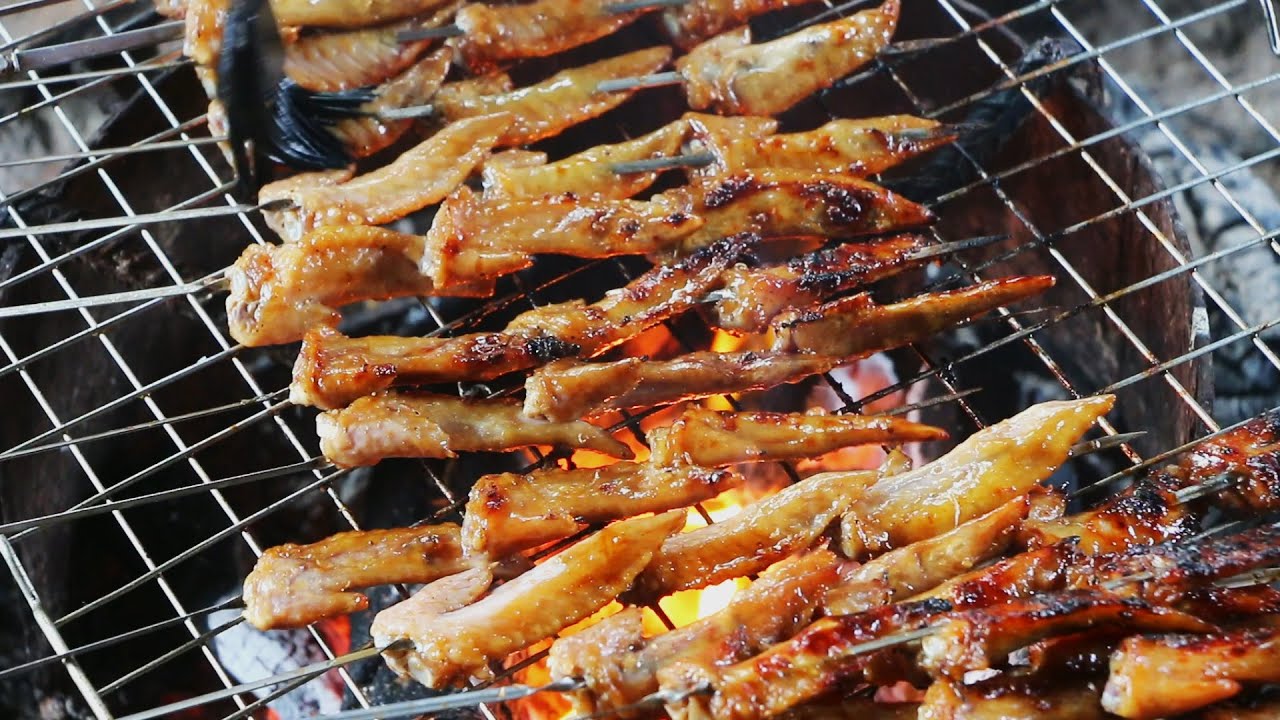 ปีกไก่บนย่าง ci kooj tis qaib kom qab qab - YouTube