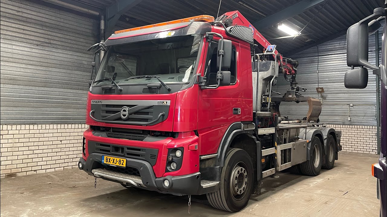 Vrachtwagen Volvo FMX 370 EEV 6x4 met haakarm kraan HMF en grijper ...