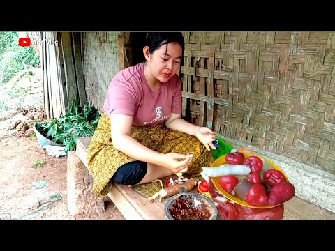 Gadis Montok Mirip Orang Korea Mukbang Rujak Petis Jambu Air Super Pedas..