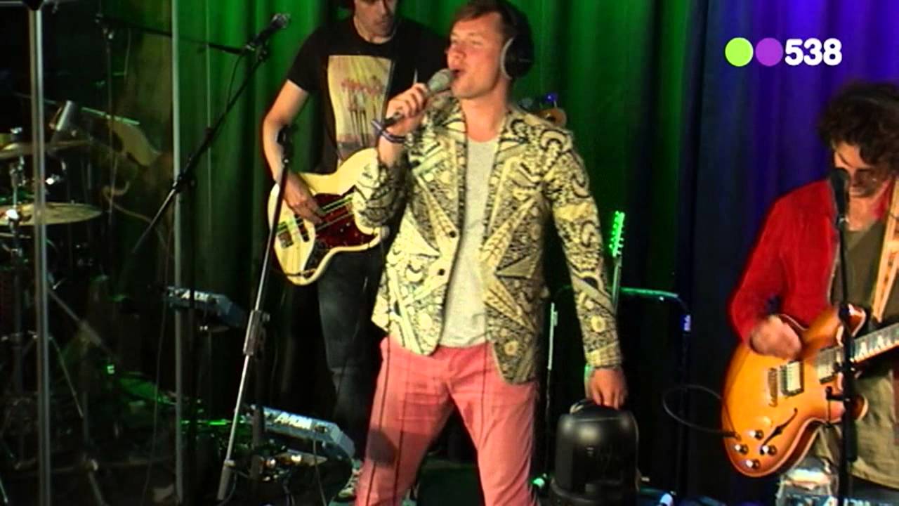 Handsome Poets - Alright (live bij Evers Staat Op) - YouTube Music
