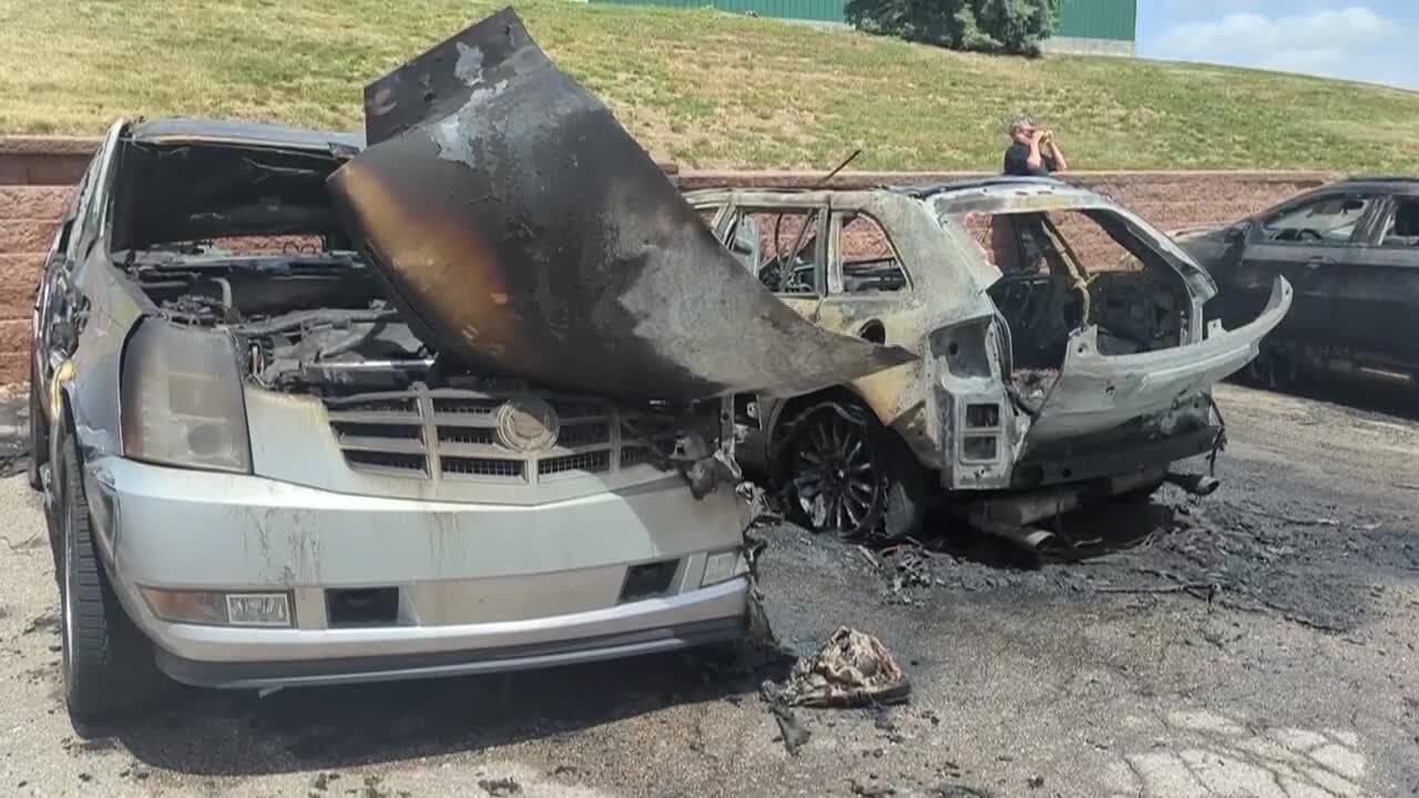 Multiple cars destroyed by fire in south Lincoln - YouTube