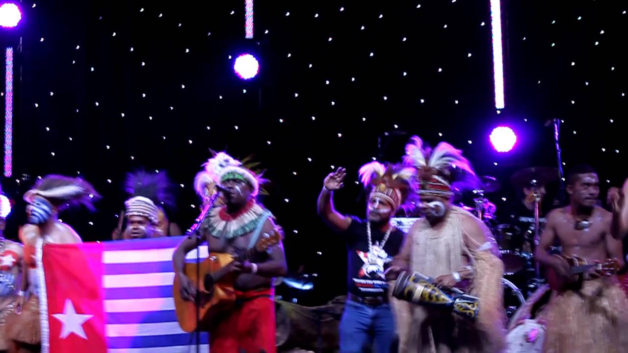 George Telek ft Lani Singers and Mambesak - Freedom Fighters - YouTube