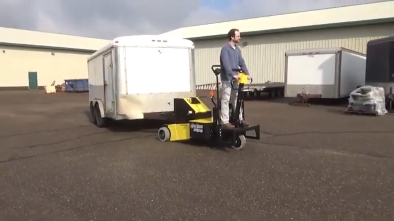 El carro eléctrico CartCaddy HD Chain Drive mueve con seguridad equipos ...