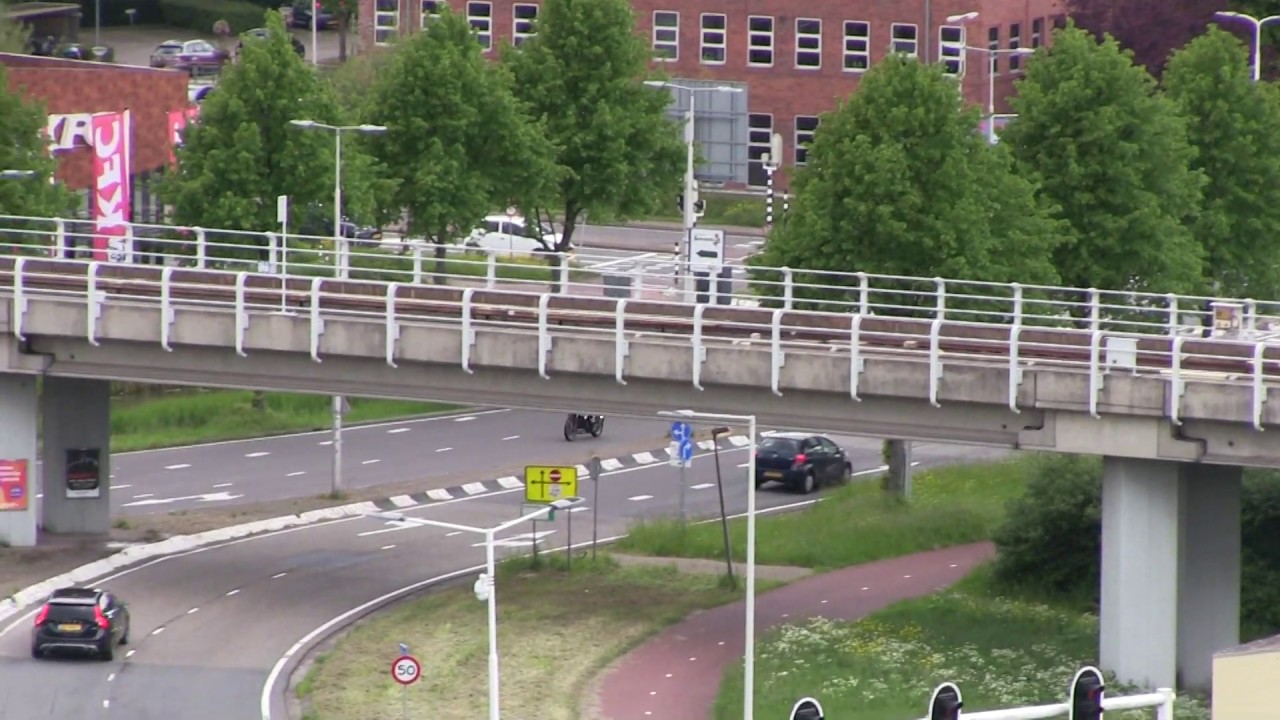 #Politie motoragenten met spoed onderweg - YouTube