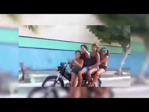 Tente não rir  tombos de moto ..