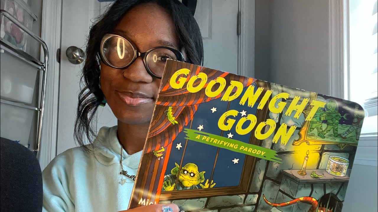 ASMR | Reading Goodnight Goon💚🌚🎃 to you! ( whispering, tapping ...