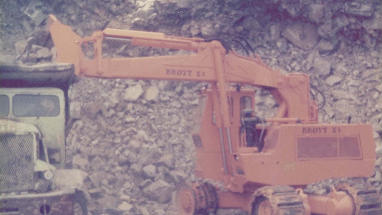 Brøyt X4 Excavator in action - 1970s - YouTube