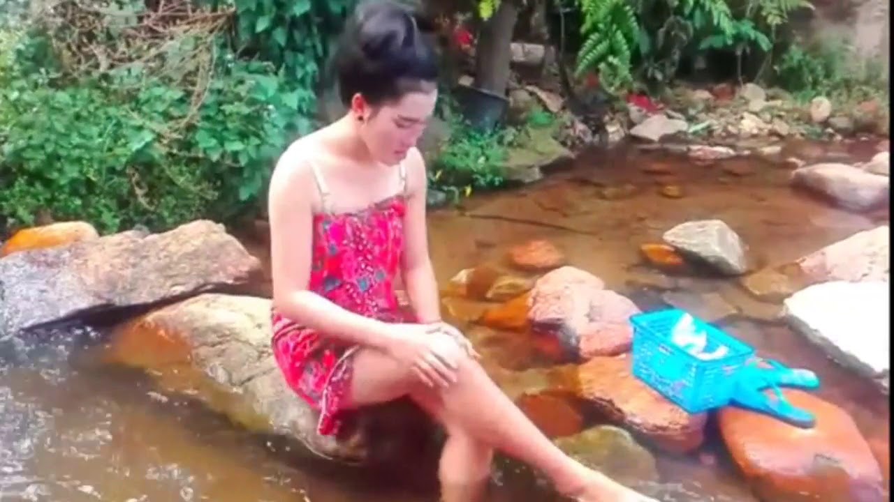 beautiful lovely primitive girl - YouTube