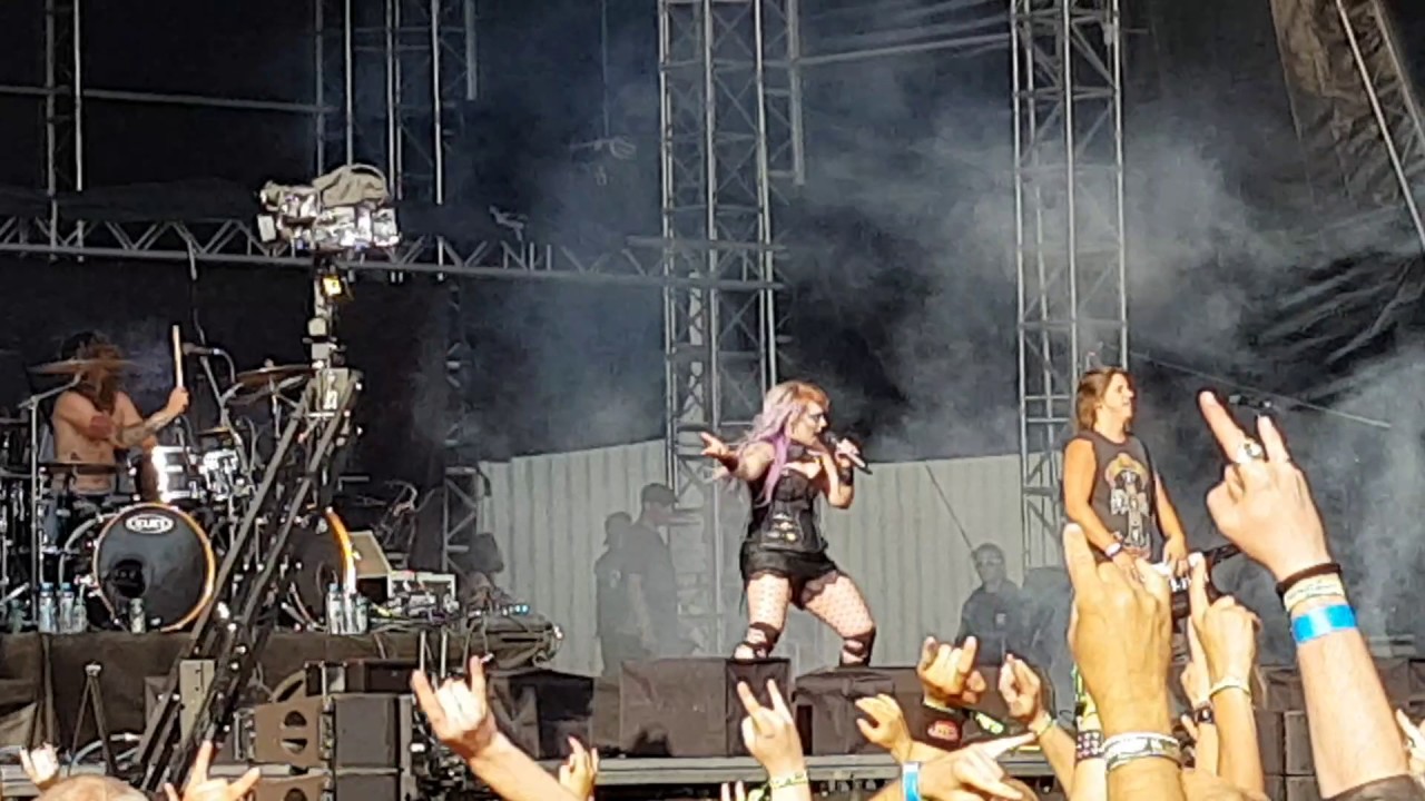 BATTLE BEAST - " Let it Roar"... MASTERS OF ROCK 2017 - YouTube
