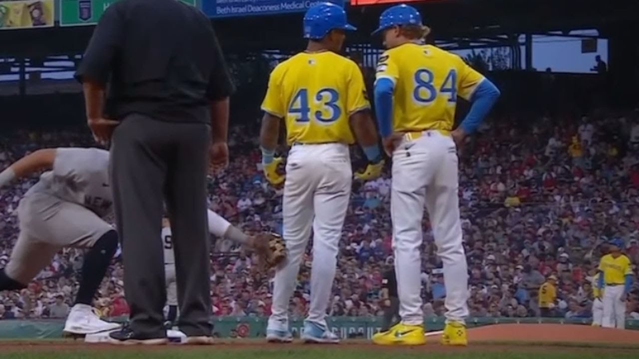 Is This the Worst Base Running Play Ever? - YouTube