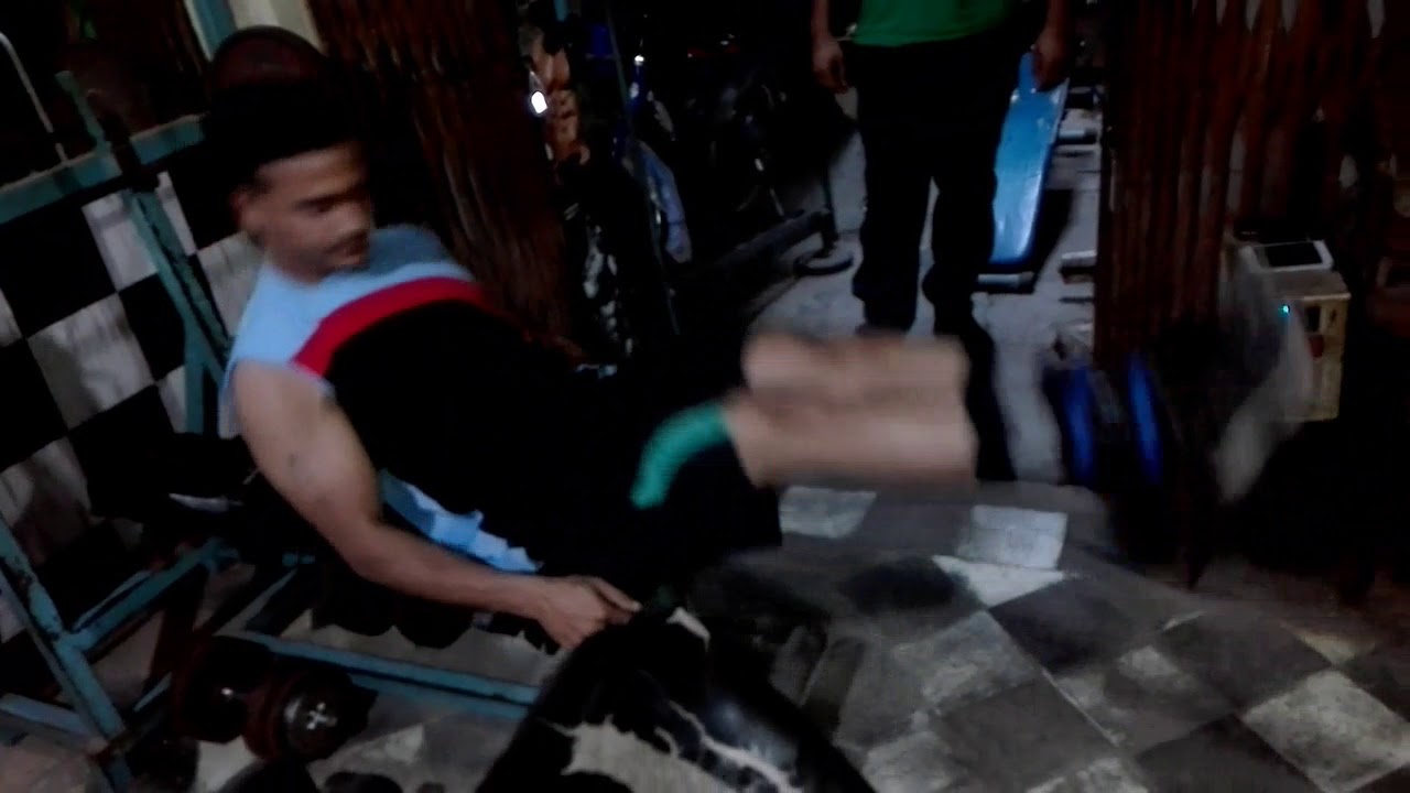 Leg Tuck on Bench (Hindi) - YouTube